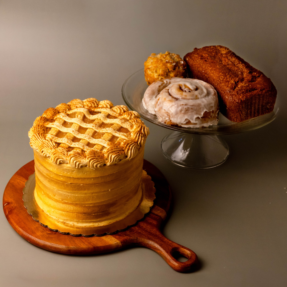 Thanksgiving Pack #2 - (1)Apple Crumble Cake, (4)Biscuits, (4)Cinnamon ...